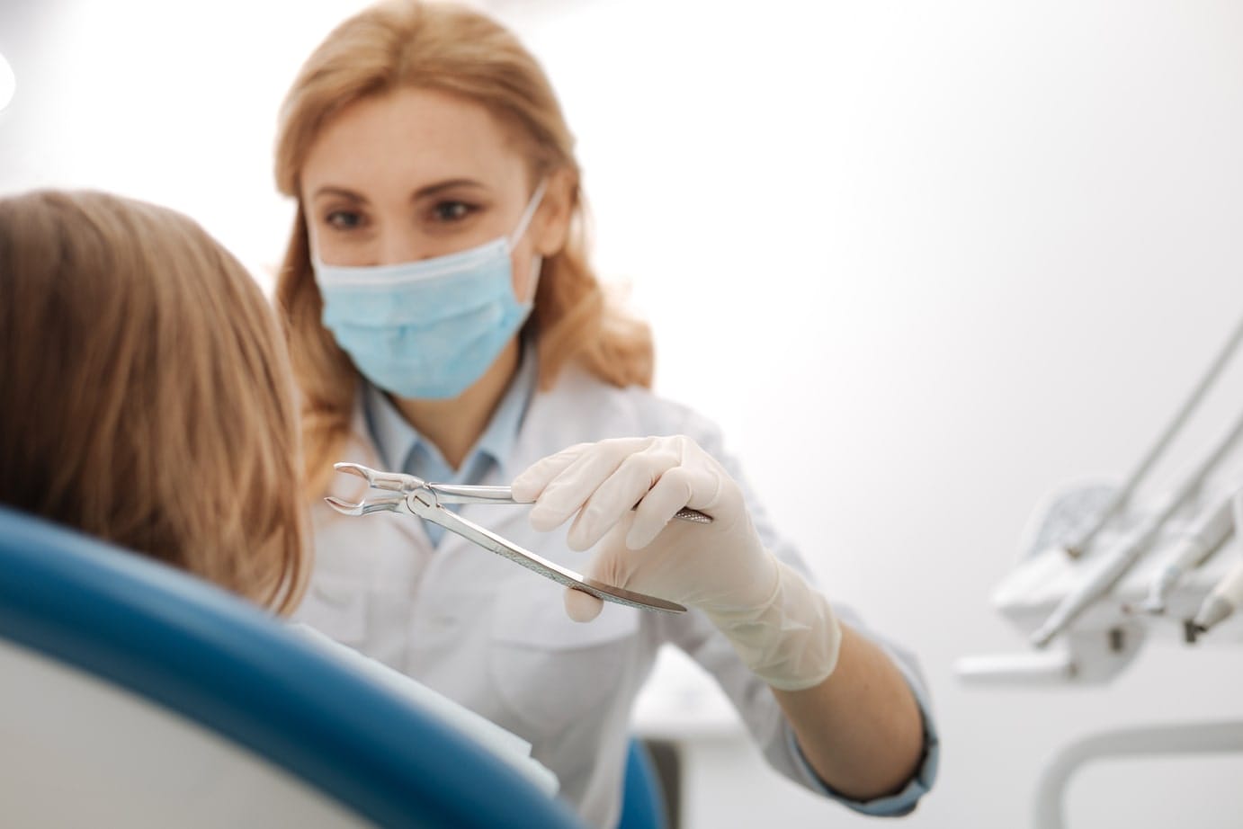 What Time Is Best for Wisdom Tooth Extraction? Remarks from dentists in ...